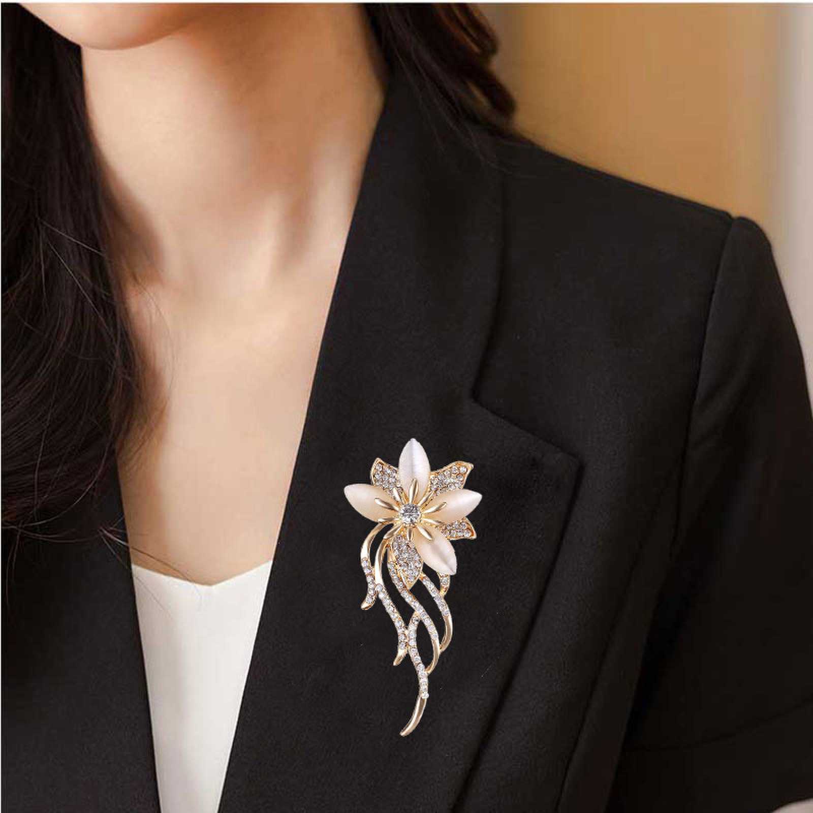 高級オパールクリスタルブローチの韓国語バージョンファッションと絶妙な服の女性のシルクスカーフボタンコ | 卸売・ 問屋・仕入れの専門サイト ...