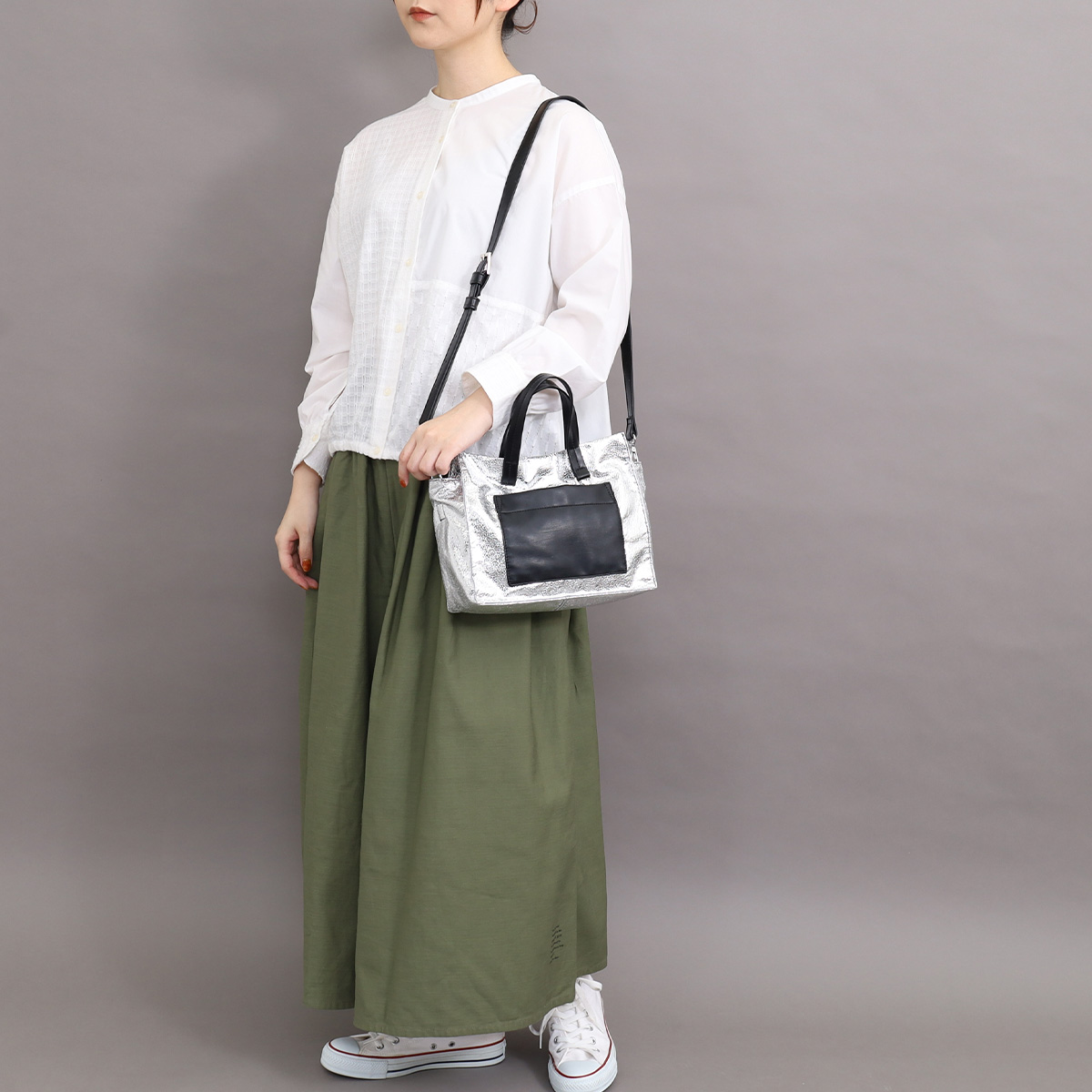 2025 新作【Nananoel ナナノエル】lia メタリックポケットスクエアトートバッグ | 卸売・ 問屋・仕入れの専門サイト【NETSEA】