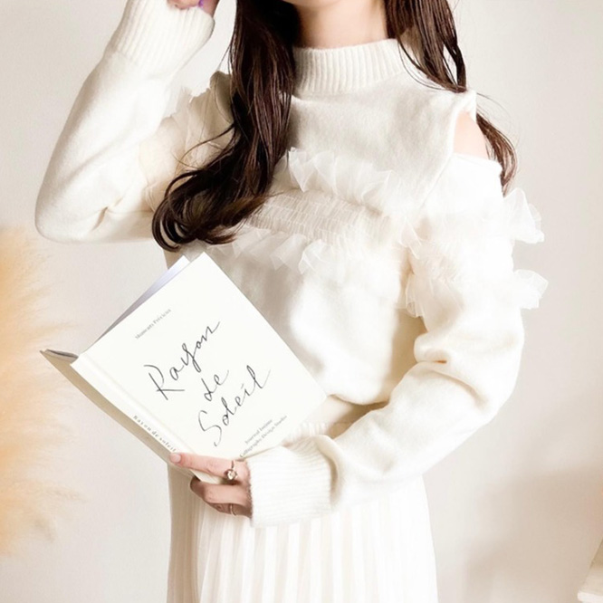 ANJIL☆2024秋冬おしゃれ 構築感！360度贅沢 無地 肩出しチュール付きニットセーター | 卸売・ 問屋・仕入れの専門サイト【NETSEA】