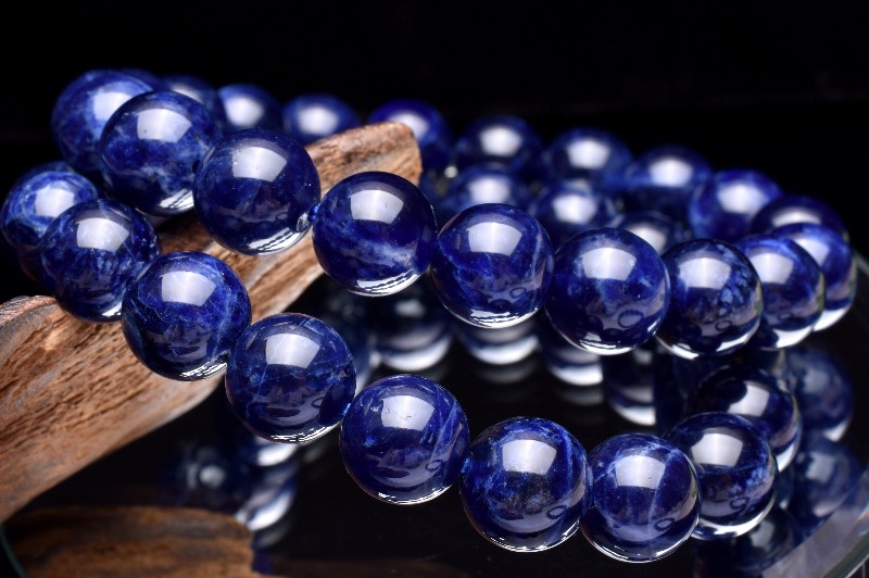 AAAガラス様の光沢 ソーダライト 9.5mm ブレスレット_BG2725-95 株式会社 SEKIKON 問屋・仕入れ・卸・卸売の専門【仕入れならNETSEA】