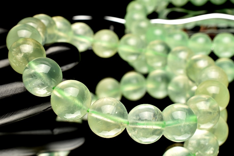 瑞々しい光沢 プレナイト(葡萄石) 9.5mm ブレスレット 1個売り _BG5071-95 株式会社 SEKIKON | 卸売・ 問屋・仕入れの専門サイト【NETSEA】