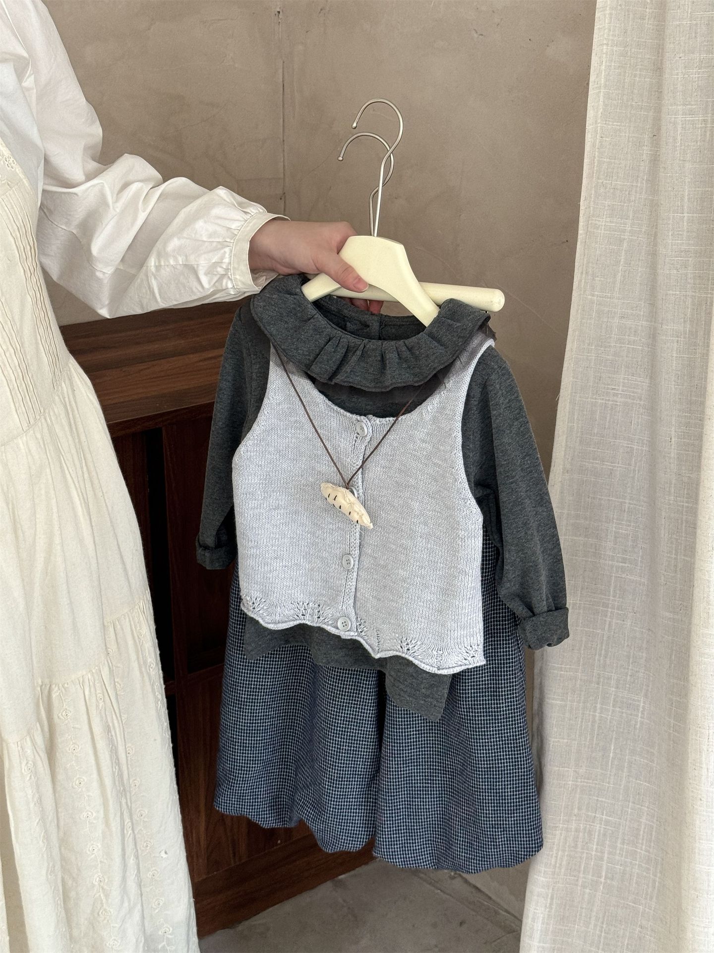 2025春秋子供服 おしゃれ 長袖Tシャツ 韓国風 トップス インナーシャツ キッズ服 男女兼用 [90~140cm] | 卸売・ 問屋・仕入れの専門サイト【NETSEA】